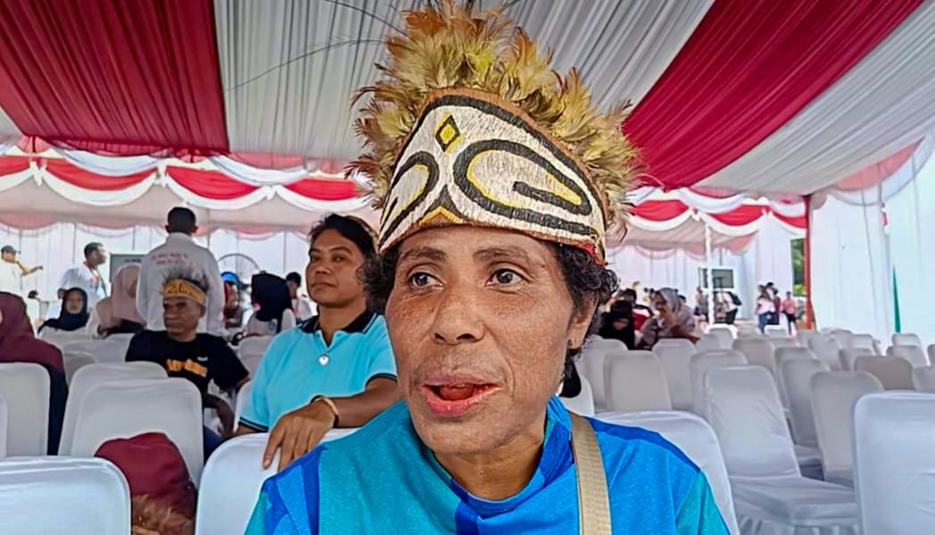 Mama Angel Wally Bangga Anaknya Ikut Tari Kolosal Tanah Kitorang - PPID